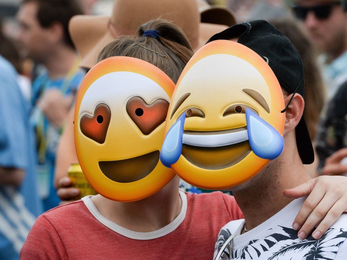 Men And Women Interpret Emojis Differently, New Study Finds. | The ...